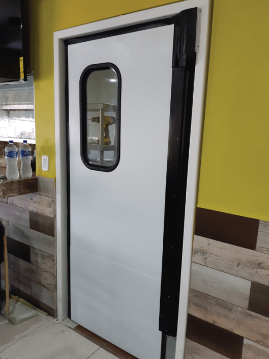 Traffic door for restaurant – Aislopuertas